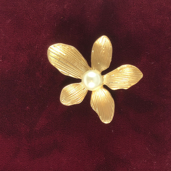 Vintage | Jewelry | Sculptured Gold Tone Flower With 9mm Pearl Brooch ...